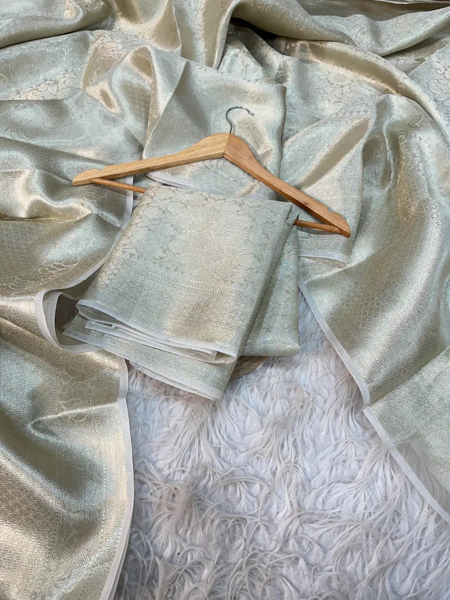 Water Zari Embossed Weave Kanjivaram Tissue Silk Saree